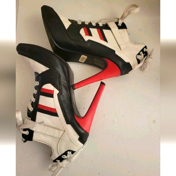 Hot Topic | Shoes | Hot Topic Harley Quinn Heels Shoes Pumps Laced ...